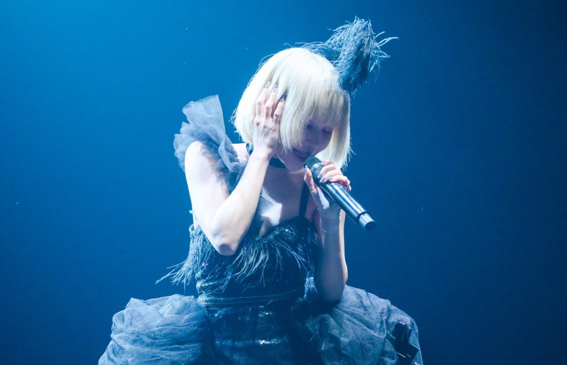Reol 耀眼華麗變裝、歌聲穿透夜空，首次台北演唱會電翻苦候10年的台灣樂迷 - RAKUZINE 樂窟誌